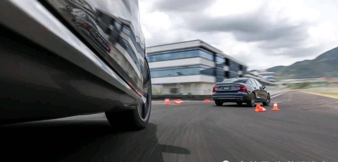 “不低调”的沃尔沃S60，250匹马力＋8AT，还有水晶档把和19寸轮毂_搜狐汽车_搜狐网