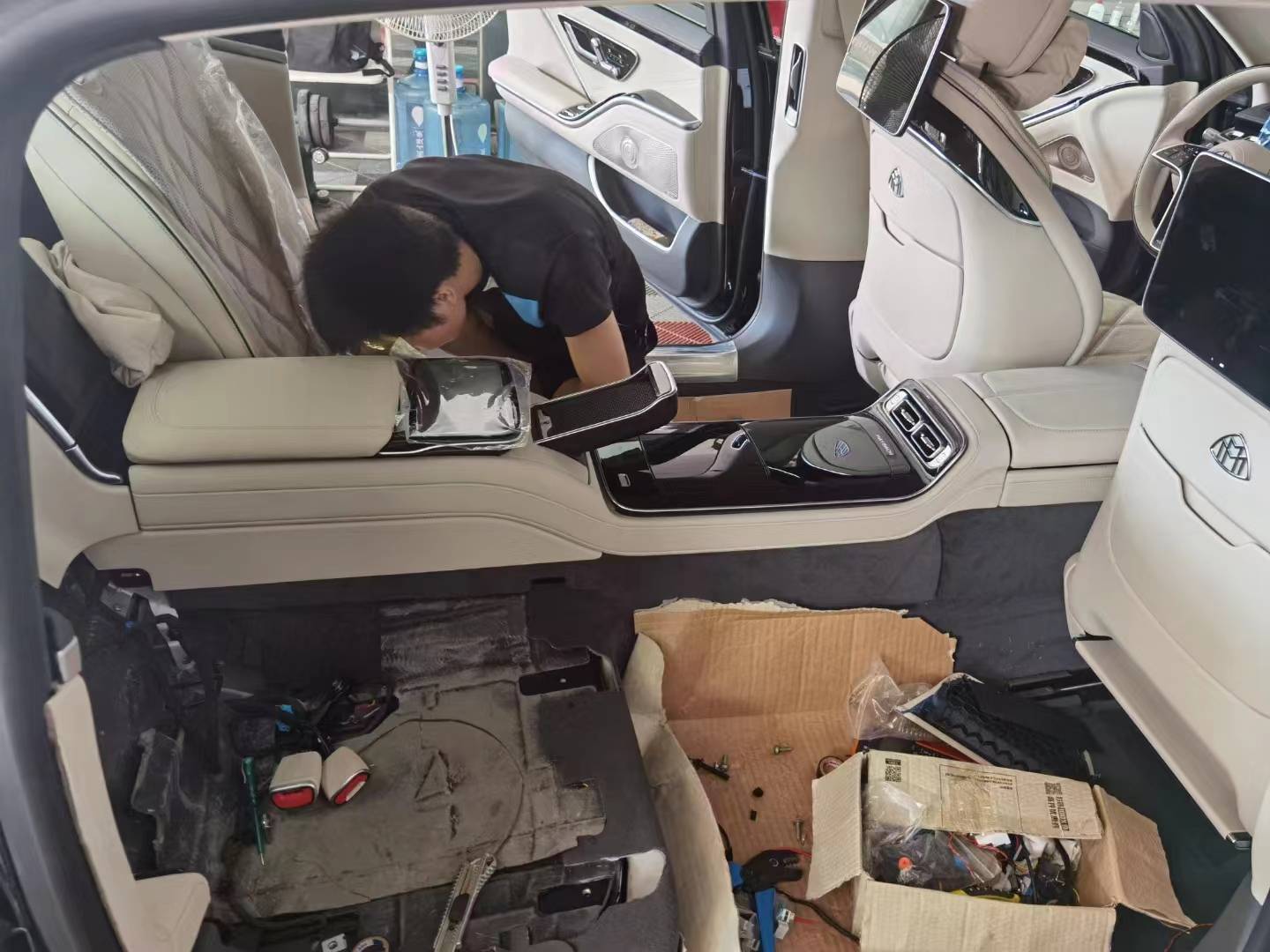 23款迈巴赫S480五座改四座不带折叠桌板效果案例分享_搜狐汽车_搜狐网