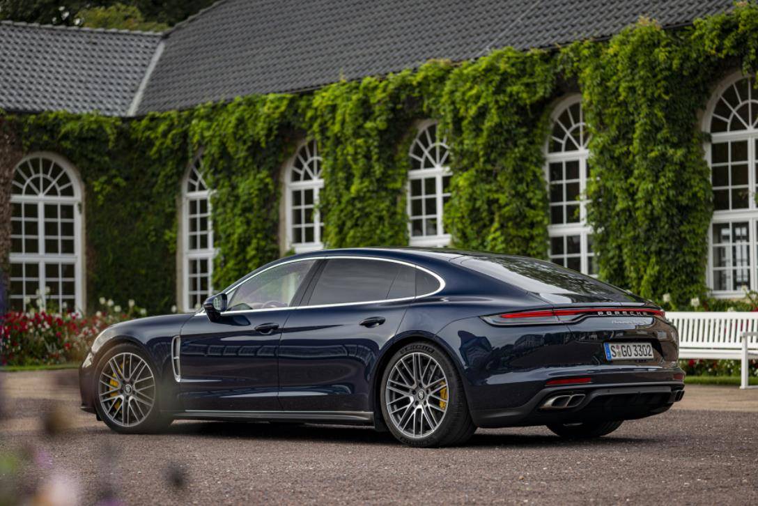 保时捷终于推出加长版，搭4.0T V8引擎，车长近5米2，3.3秒破百_搜狐汽车_搜狐网