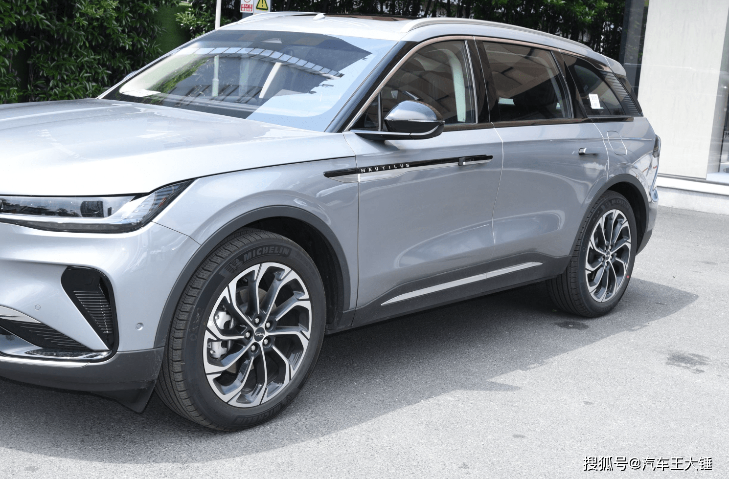 美系豪华SUV，最高2.7T V6发动机，外观符合中年人沉稳的性格_搜狐汽车_搜狐网