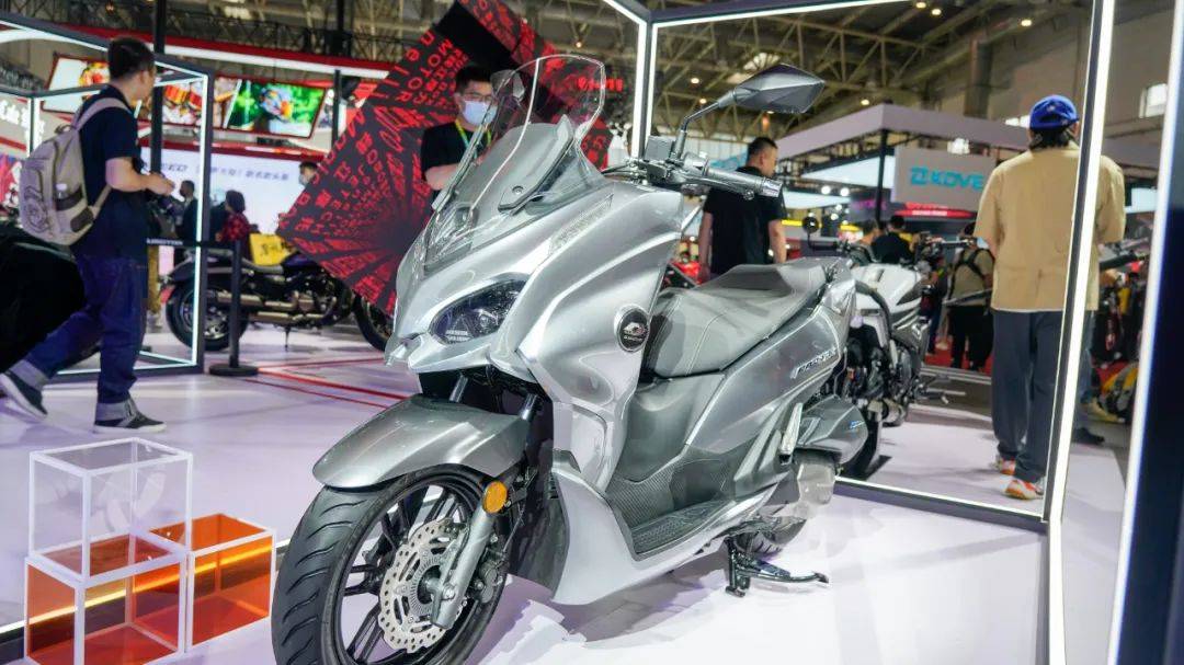 16999元，QJMOTOR发布都市运动踏板鸿150_搜狐汽车_搜狐网