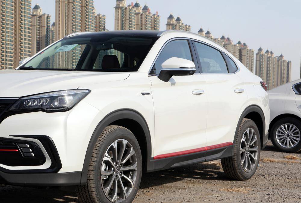 长安颜值派SUV，溜背线条不输宝马X4！233马力配8AT_搜狐汽车_搜狐网