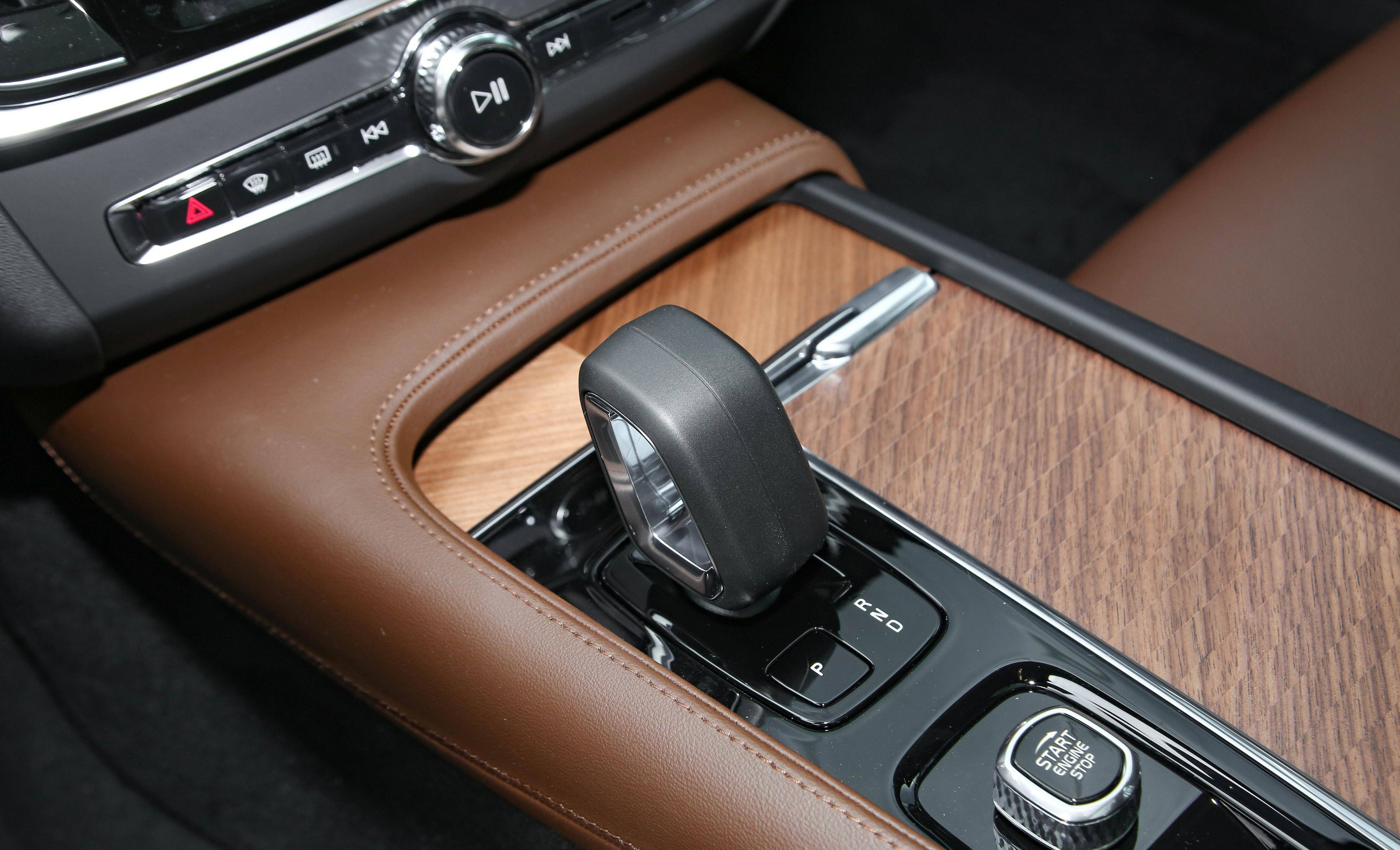 沃尔沃又大降价了，配250马力+8AT，档次不输5系，实拍沃尔沃S90_搜狐汽车_搜狐网