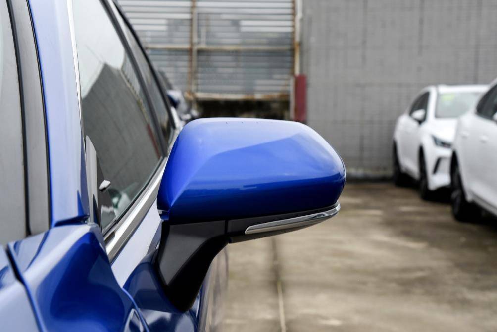 丰田亚洲龙，车长4990mm，一箱油能跑1000公里，可家用可商务_搜狐汽车_搜狐网