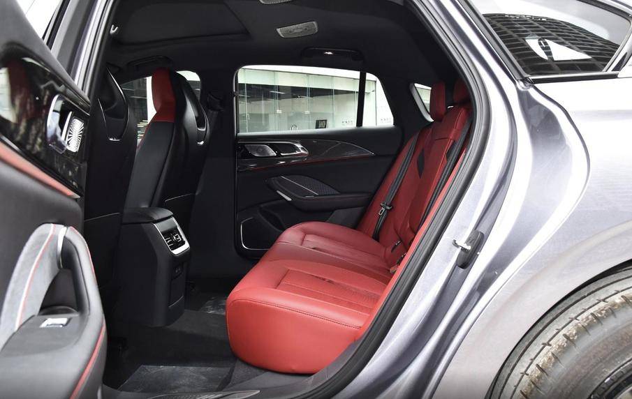 上市“迷倒一片”，车长4990mm，252马力+8AT，连隔音都是深海级_搜狐汽车_搜狐网