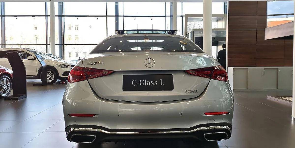 合资车中的“佼佼者”，入门即配9AT，比A4L漂亮，品质还出色_搜狐汽车_搜狐网