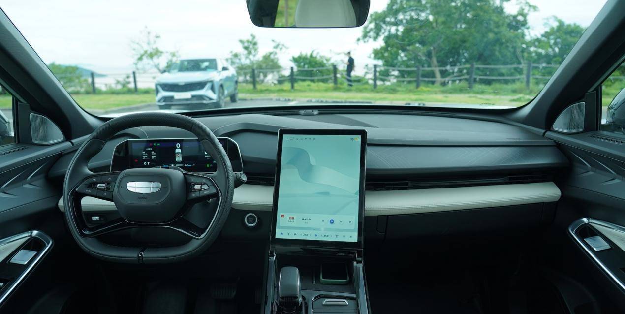 试驾吉利博越COOL：轻松好开，配8155芯片，10万级高性价比之选_搜狐汽车_搜狐网