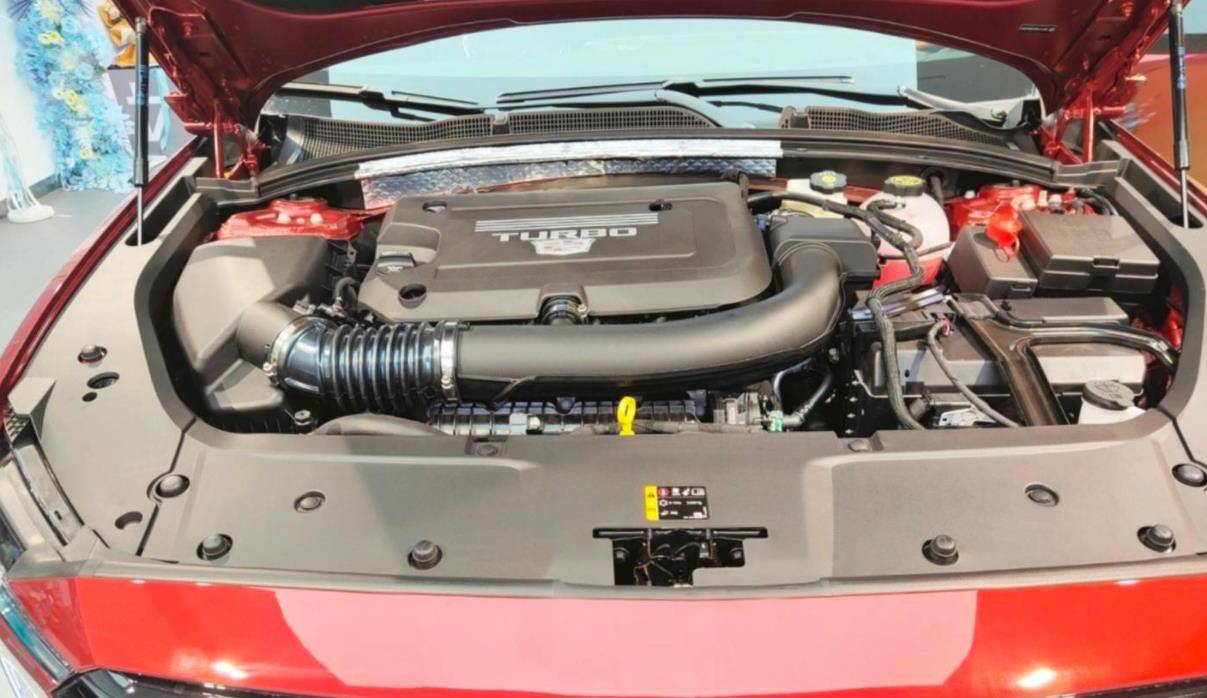 凯迪拉克GT4首批量产车，装修很精致，前驱1.5T要打价格战？_搜狐汽车_搜狐网