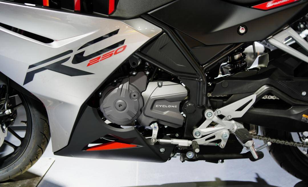 国产超轻量化入门仿赛，赛科龙RC250，赛事级动力调教输出更丝滑_搜狐汽车_搜狐网