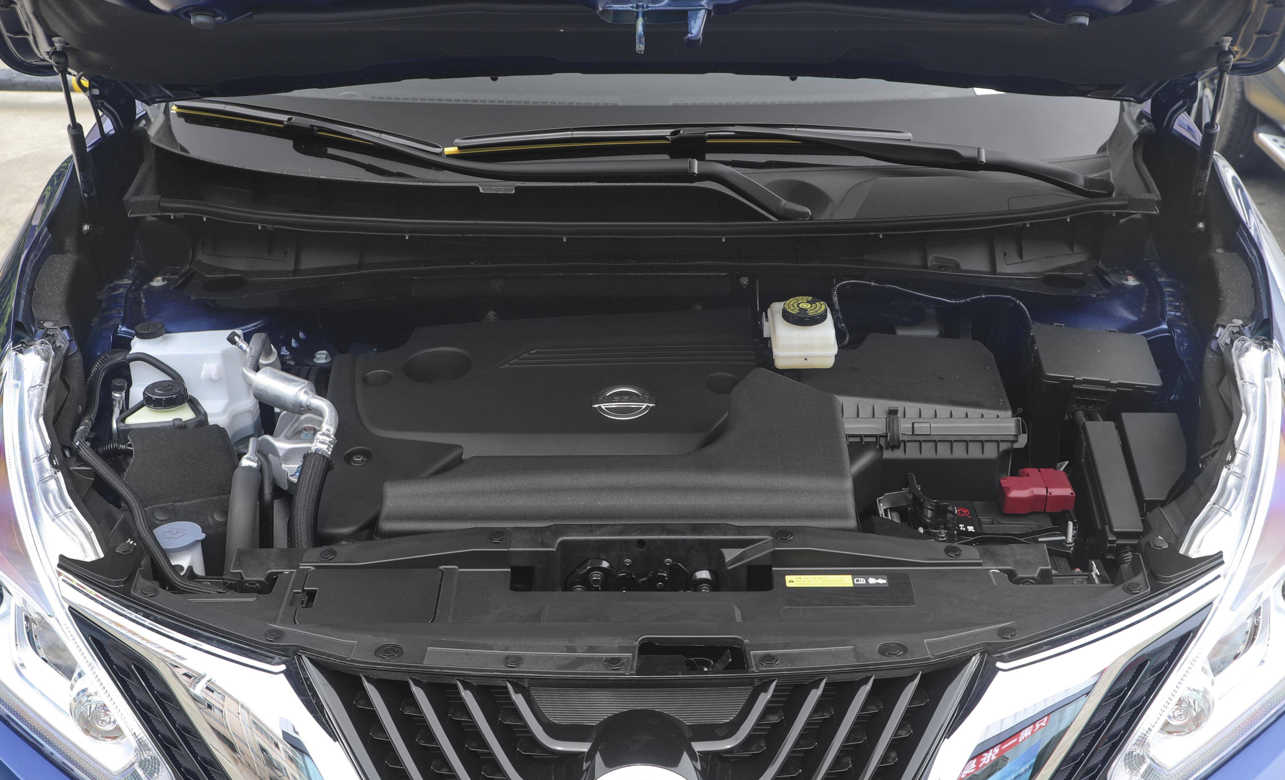 实拍日产楼兰，标配2.5L+CVT，已降幅4万，销量暴增185%，要火？_搜狐汽车_搜狐网