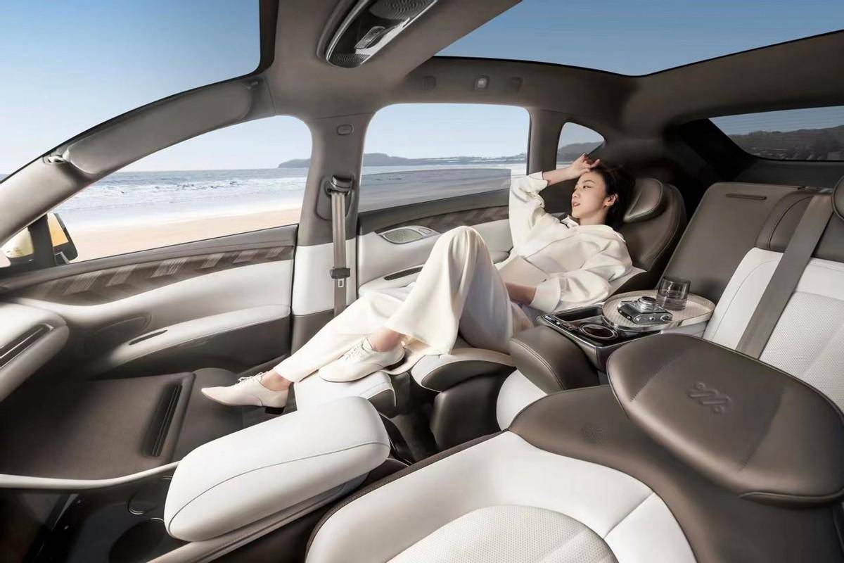 中大型新能源SUV杀疯了，智己LS7到底凭什么硬实力干掉理想L7、蔚来ES6？_搜狐汽车_搜狐网