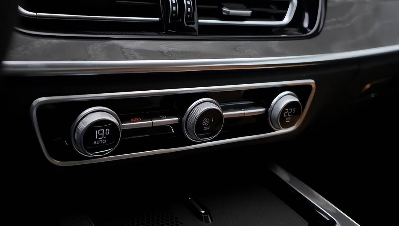 CR-V：就卷是吧？新款红旗HS5全系升级8AT，中期改款像换代_搜狐汽车_搜狐网