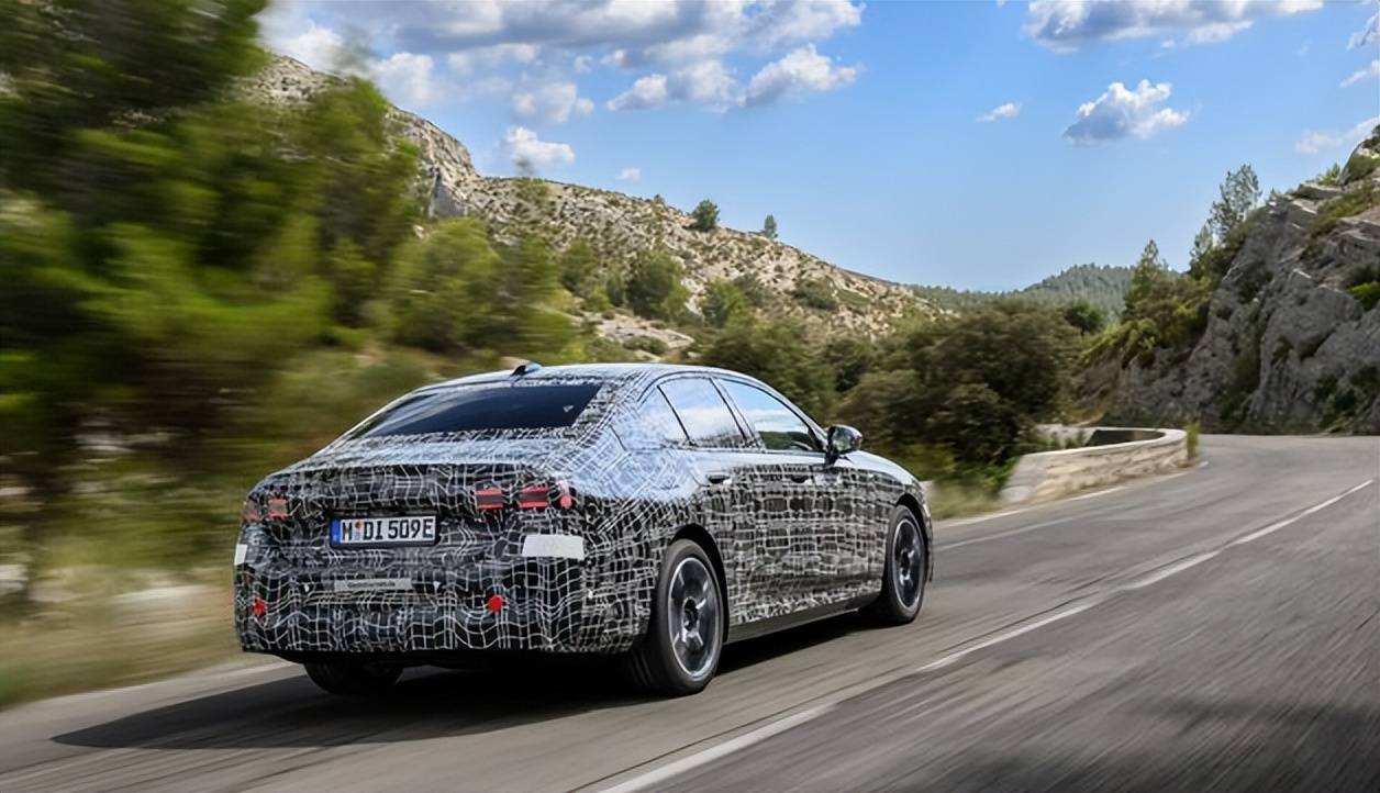 宝马i5亮相，提供多个动力版本，最早明年交付_搜狐汽车_搜狐网