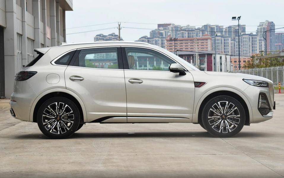 CR-V：就卷是吧？新款红旗HS5全系升级8AT，中期改款像换代_搜狐汽车_搜狐网