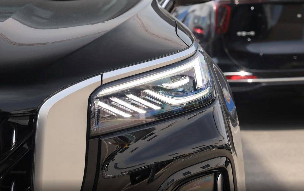 CR-V：就卷是吧？新款红旗HS5全系升级8AT，中期改款像换代_搜狐汽车_搜狐网