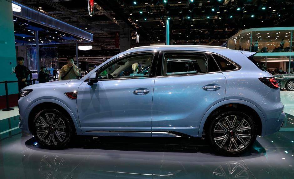 CR-V：就卷是吧？新款红旗HS5全系升级8AT，中期改款像换代_搜狐汽车_搜狐网