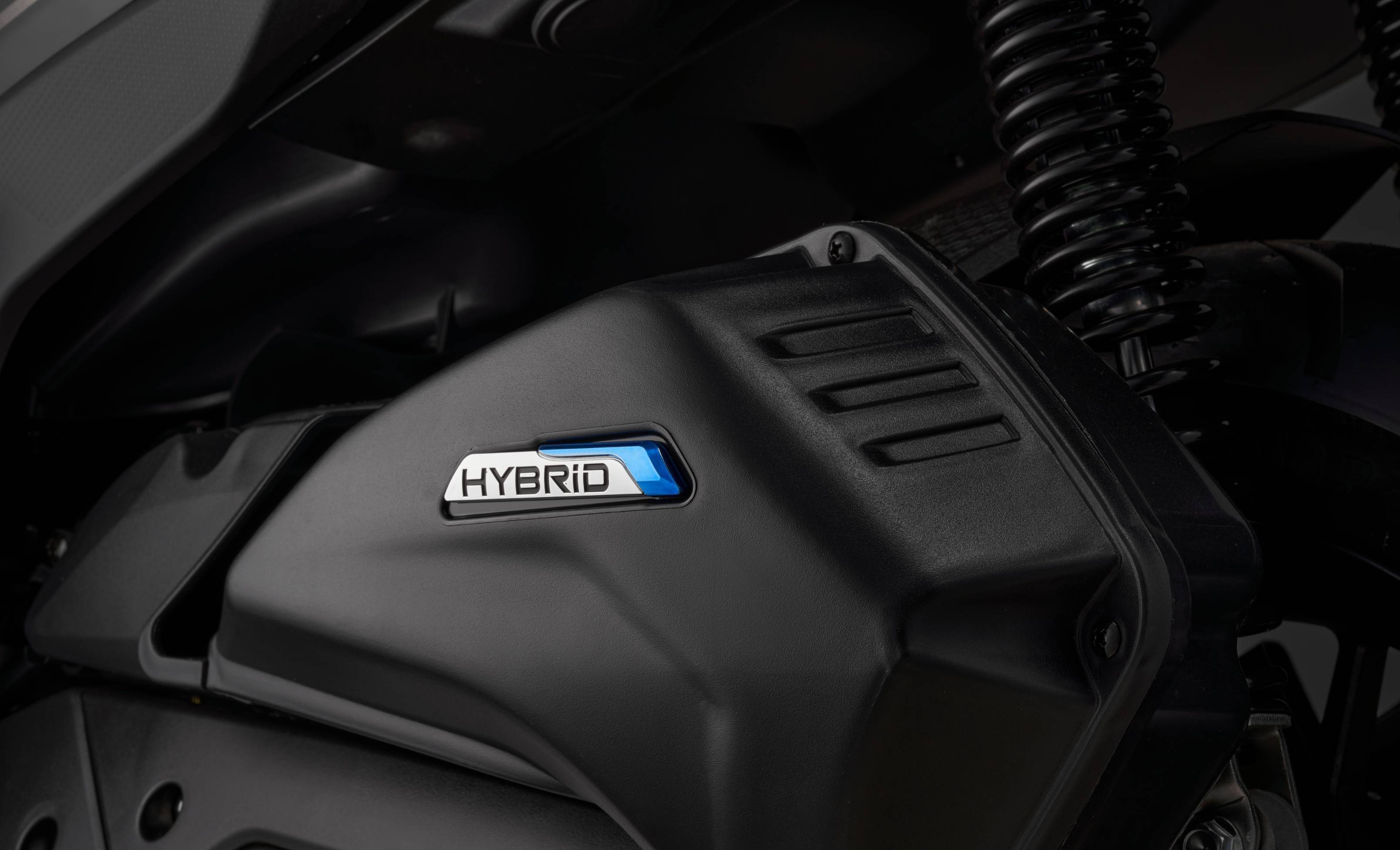 QJ鸿150全面对比豪爵UHR，150踏板之争剩者为王！_搜狐汽车_搜狐网