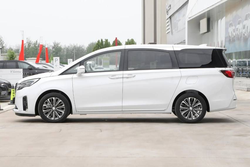 别克GL8的对手：33.58万起售的腾势D9 DM-i，值得入手吗？_搜狐汽车_搜狐网