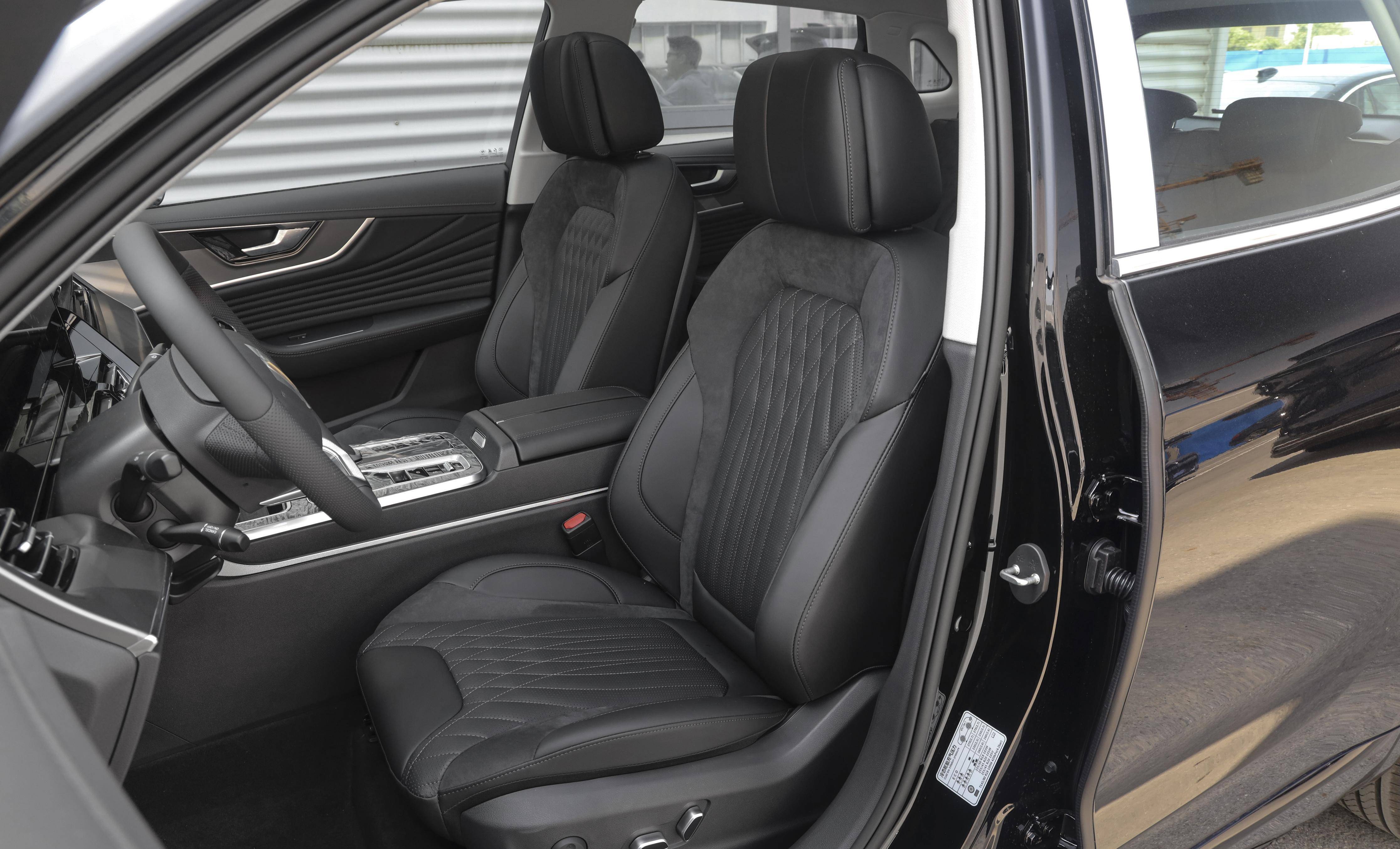 配2.0T+8AT黄金动力，前后座椅可加热，红旗HS5首推旗享Pro版_搜狐汽车_搜狐网