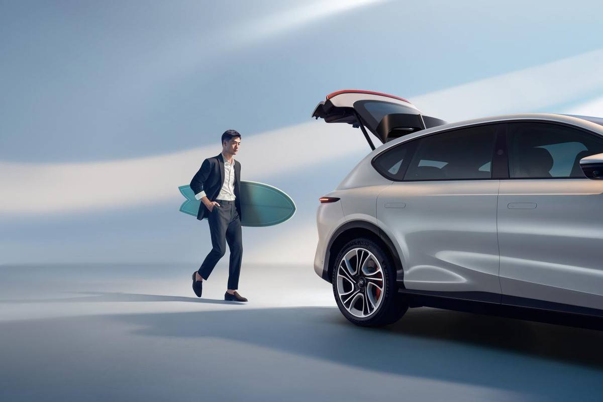 “全程AI舱”全新发布 智己LS7 Urban Fit上市，28.98万元起_搜狐汽车_搜狐网