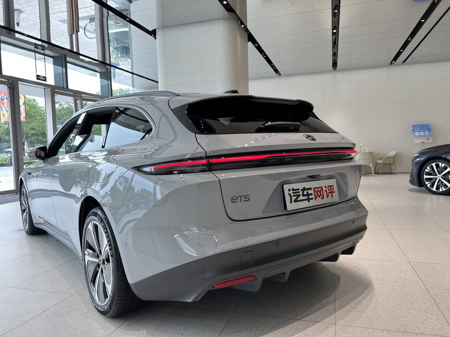 蔚来ET5 Touring实车到店，好看而实用，后备箱有惊喜_搜狐汽车_搜狐网