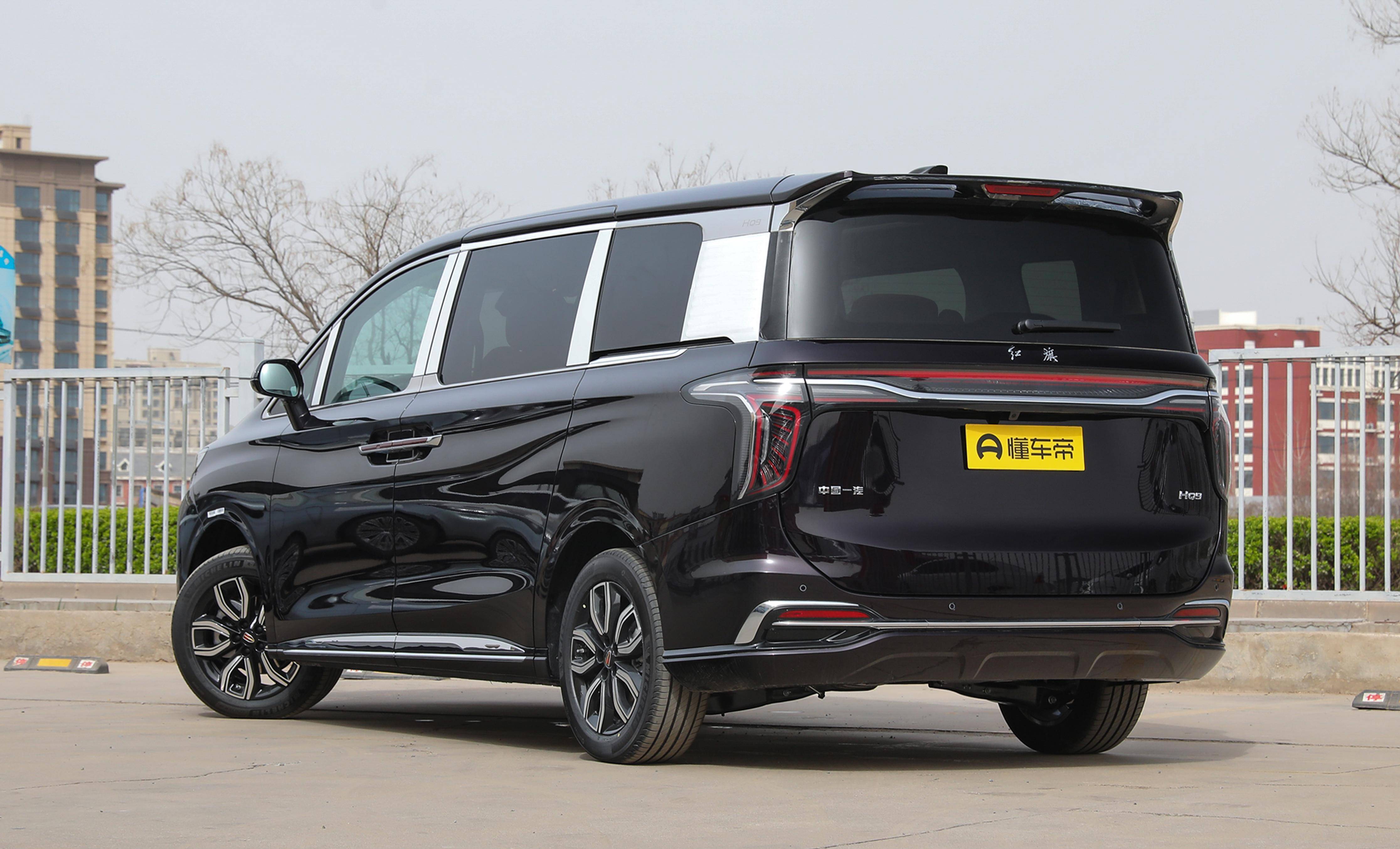 开公司就选这台MPV，35.88万起，轴距3米2，车标比埃尔法有面子？_搜狐汽车_搜狐网