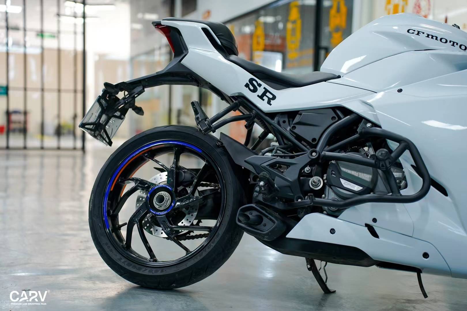 春风1000SR卡孚改色膜白金水晶白，晶莹柔亮的颜色_搜狐汽车_搜狐网