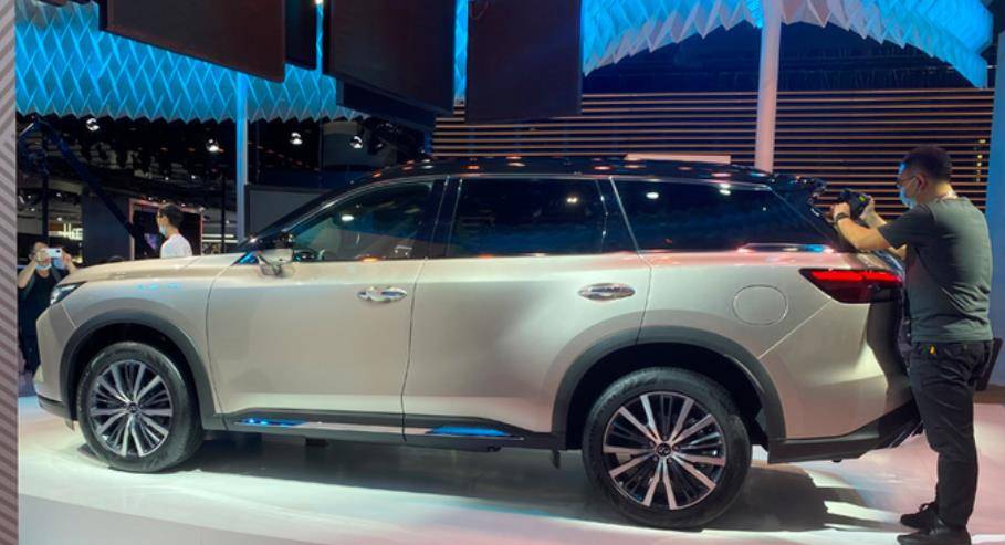 国产“英菲尼迪QX60”正式发售！换装2.0T引擎，比宝马X5还大！_搜狐汽车_搜狐网