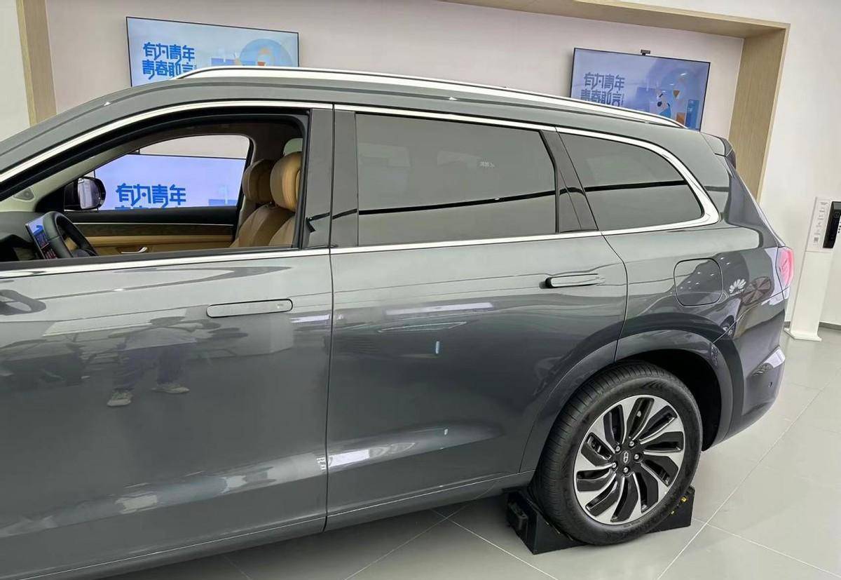 同为增程SUV，问界M7为何卖不过理想L8？实拍2022款 两驱舒适版_搜狐汽车_搜狐网