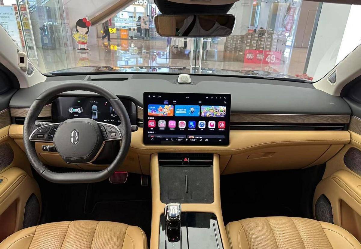 同为增程SUV，问界M7为何卖不过理想L8？实拍2022款 两驱舒适版_搜狐汽车_搜狐网