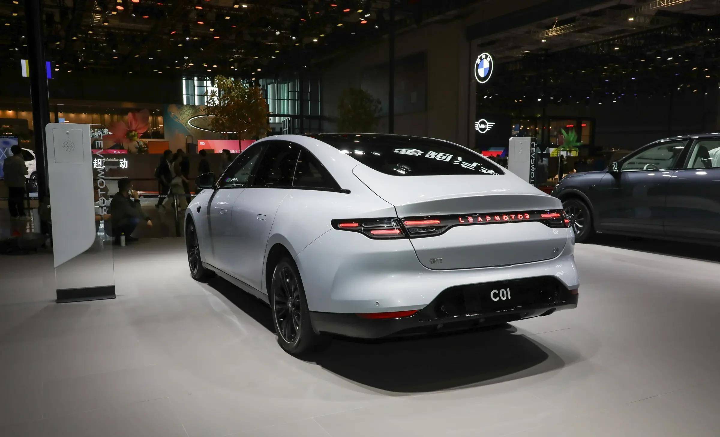 定位中大型车，售14.98万，可续航525公里，零跑C01叫好不叫座？_搜狐汽车_搜狐网