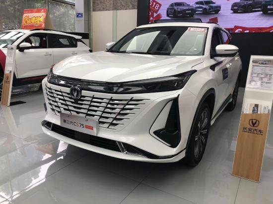 12.49万起 200万销冠”第三代CS75P上市_搜狐汽车_搜狐网