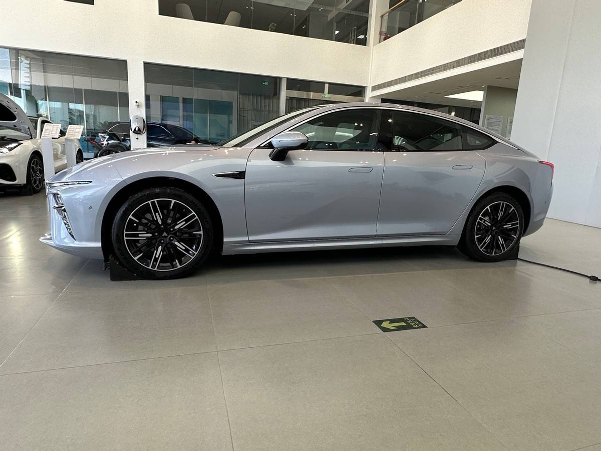 探店 | 价格下探品质依旧 静态体验哪吒S 520版_搜狐汽车_搜狐网