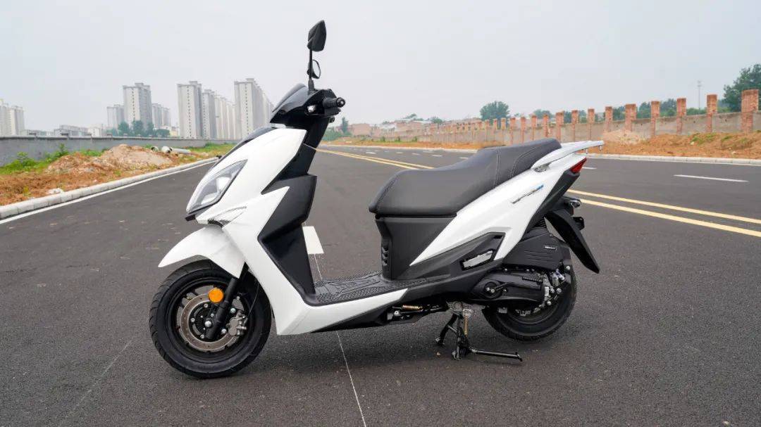 标配ABS+TCS，大阳发布9999元VPS125极致版，125通路踏板的革命开始了_搜狐汽车_搜狐网