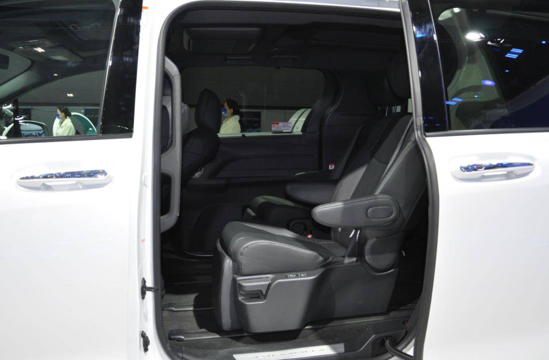 丰田格瑞维亚VS别克GL8，谁才是40万级别MPV的王者？_搜狐汽车_搜狐网