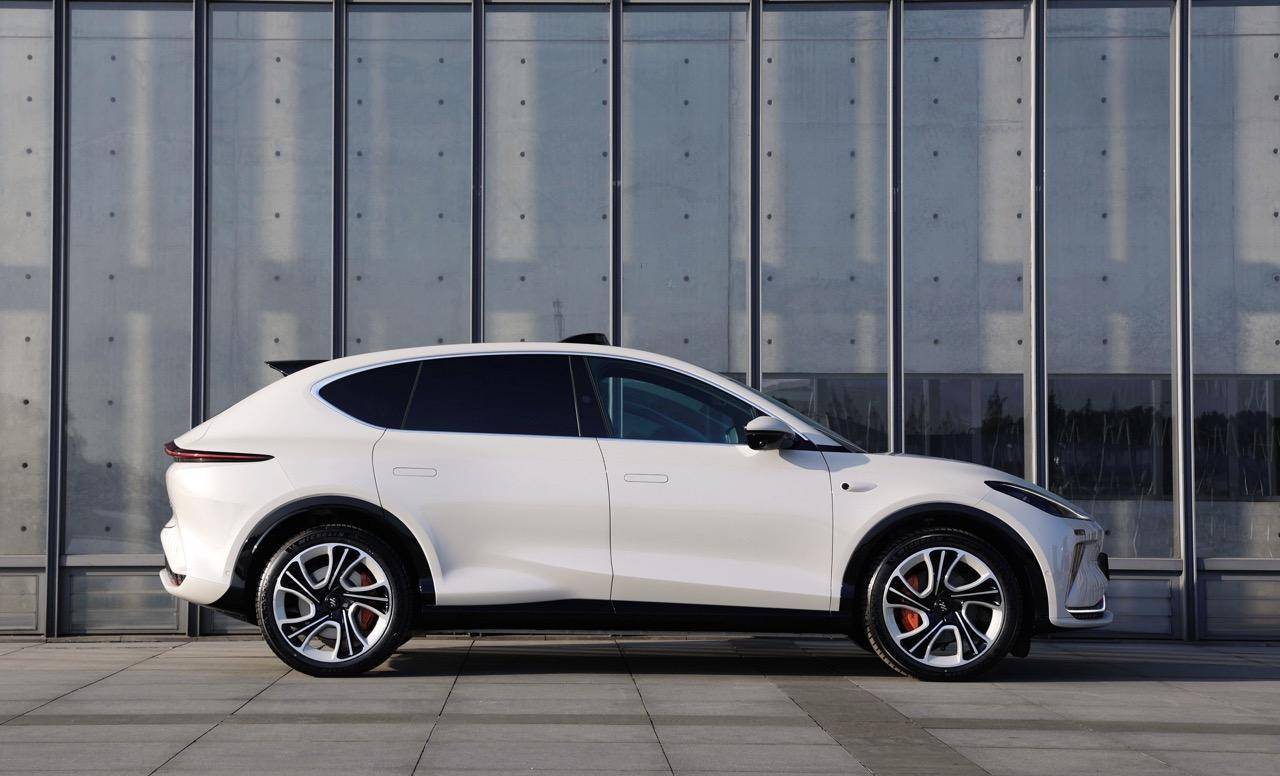 智己LS7对比蔚来ES7：国产纯电豪华SUV对决，哪款更适合你？_搜狐汽车_搜狐网