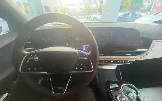 凯迪拉克GT4：时尚小型SUV，配9K曲面屏+2.0T动力_搜狐汽车_搜狐网