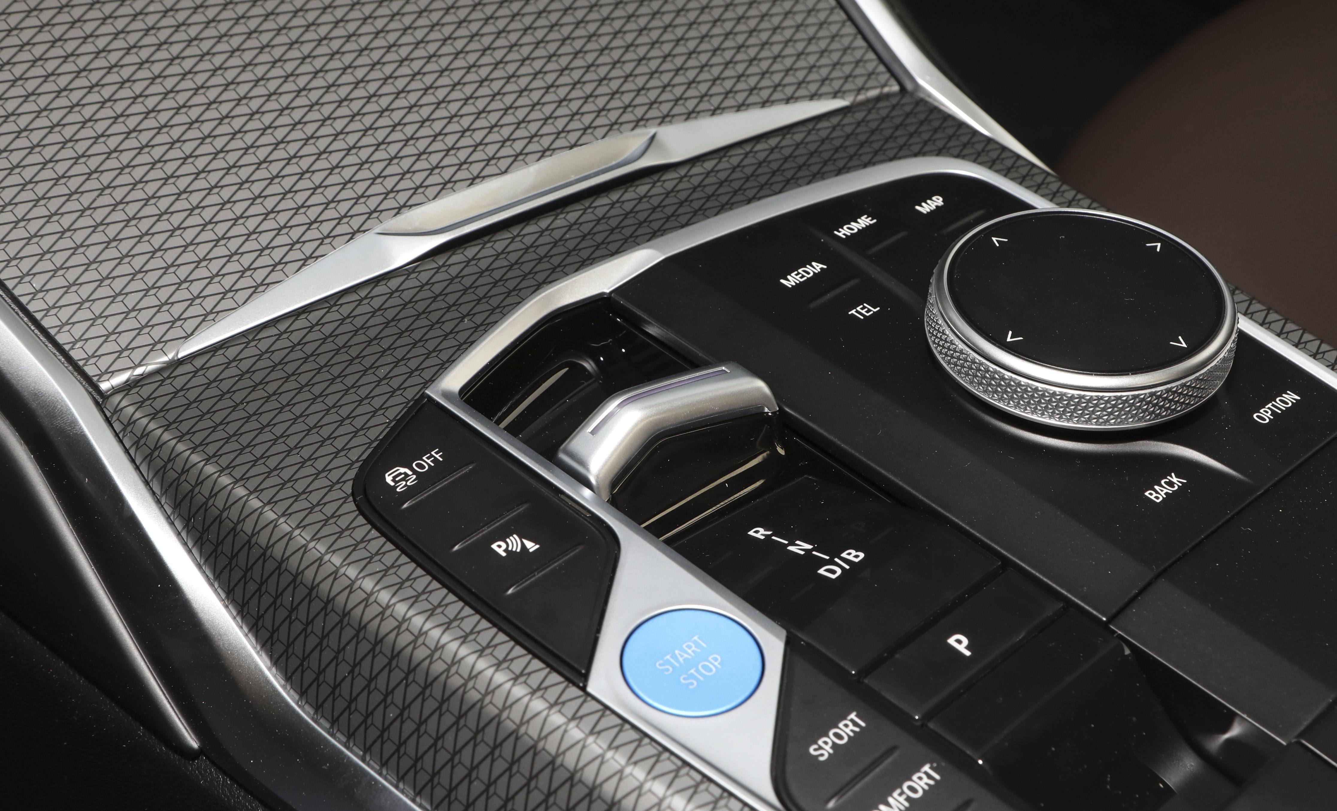 30万预算买豪华品牌轿车，你选宝马i3，还是凯迪拉克CT5？_搜狐汽车_搜狐网