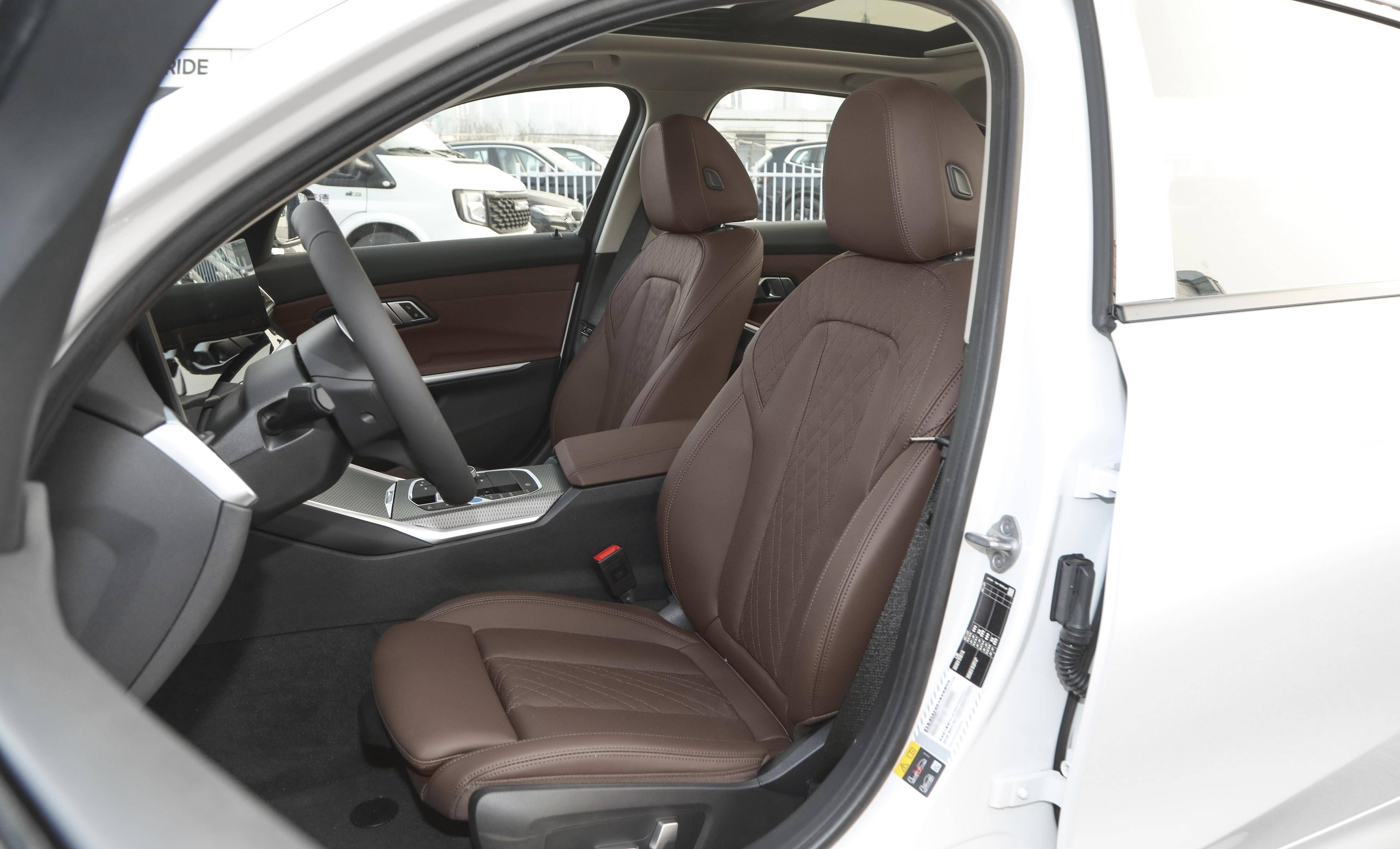 30万预算买豪华品牌轿车，你选宝马i3，还是凯迪拉克CT5？_搜狐汽车_搜狐网