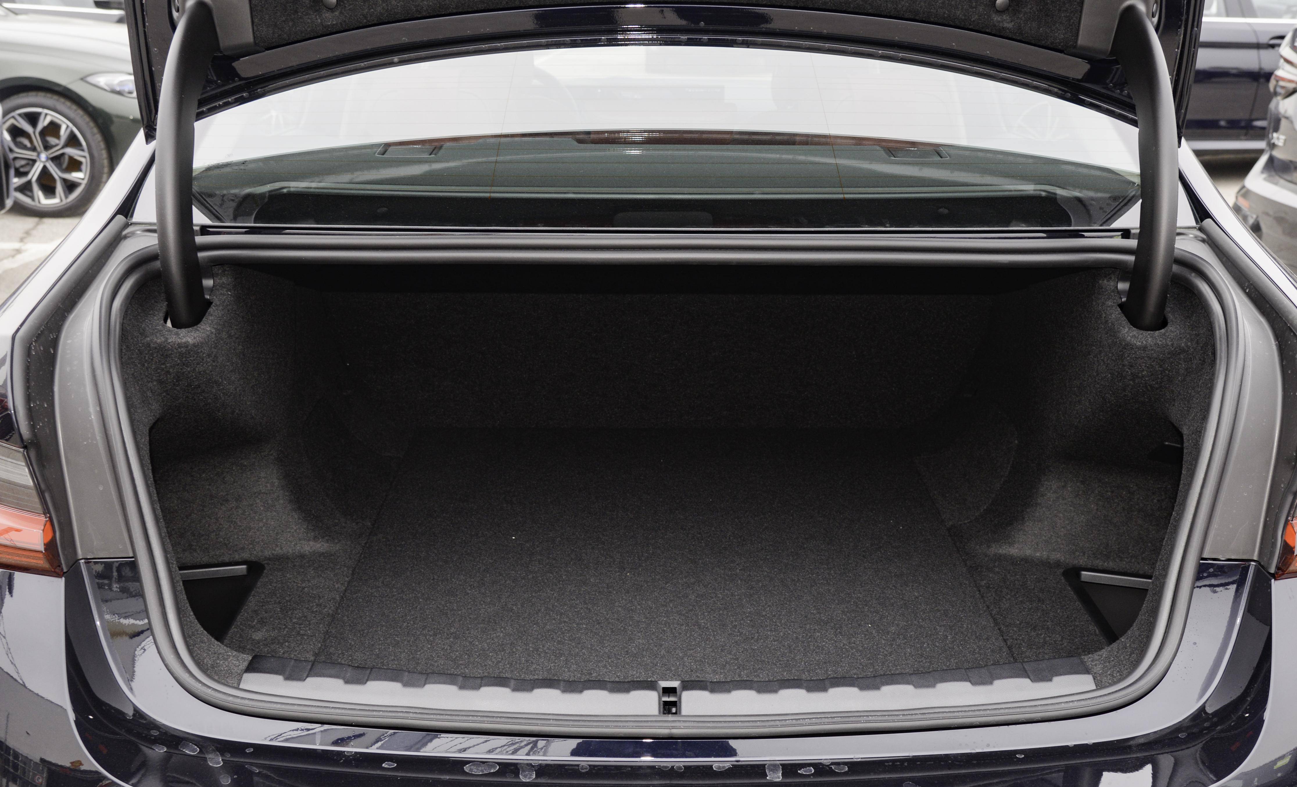 30万预算买豪华品牌轿车，你选宝马i3，还是凯迪拉克CT5？_搜狐汽车_搜狐网