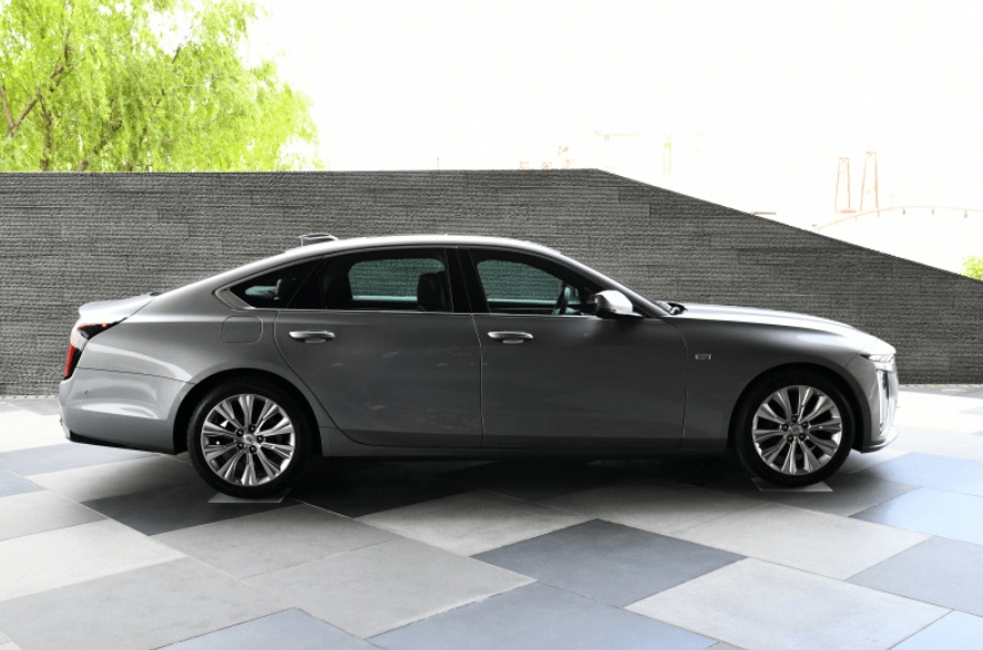 2.0T＋10AT+33英寸大屏，新CT6不到36万起，越降价越没人买？_搜狐汽车_搜狐网