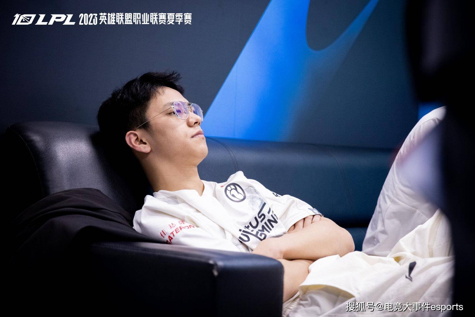 iG爆冷终结11连胜JDG，国外网友锐评：JDG太傲慢，寒冰就是辣鸡AD-搜狐大视野-搜狐新闻