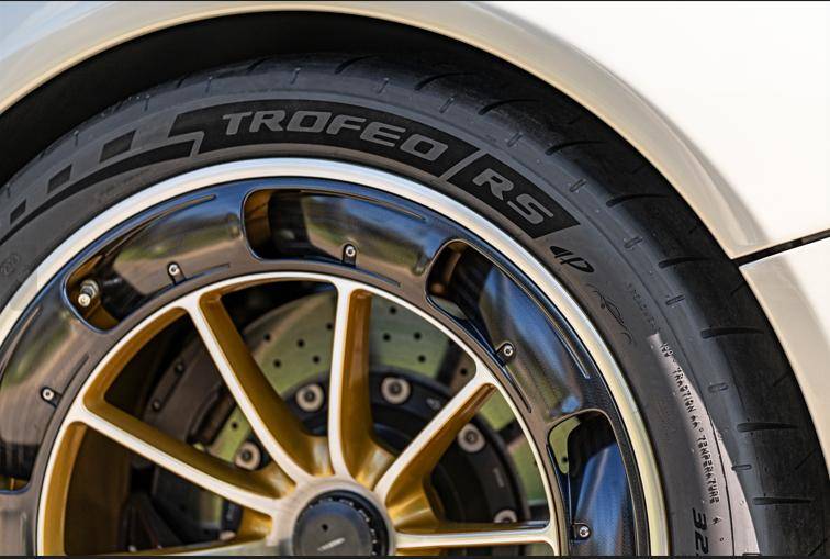 倍耐力全新版本半热熔轮胎P Zero Trofeo RS：民用系列最富运动性的轮胎_搜狐汽车_搜狐网
