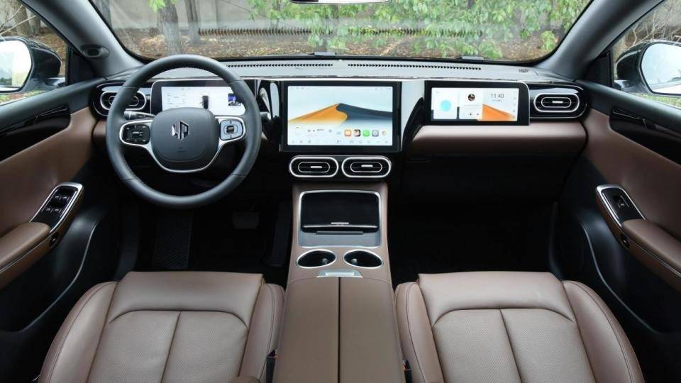 15万买辆新能源轿车，零跑C01和秦PLUS EV谁靠谱？_搜狐汽车_搜狐网