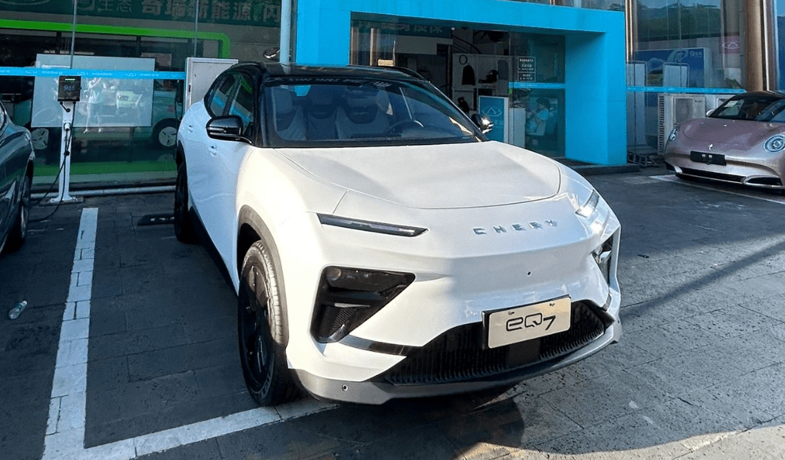 奇瑞eQ7实车到店，撞脸蔚来ES8，配全铝车身，深蓝S7不香了？_搜狐汽车_搜狐网