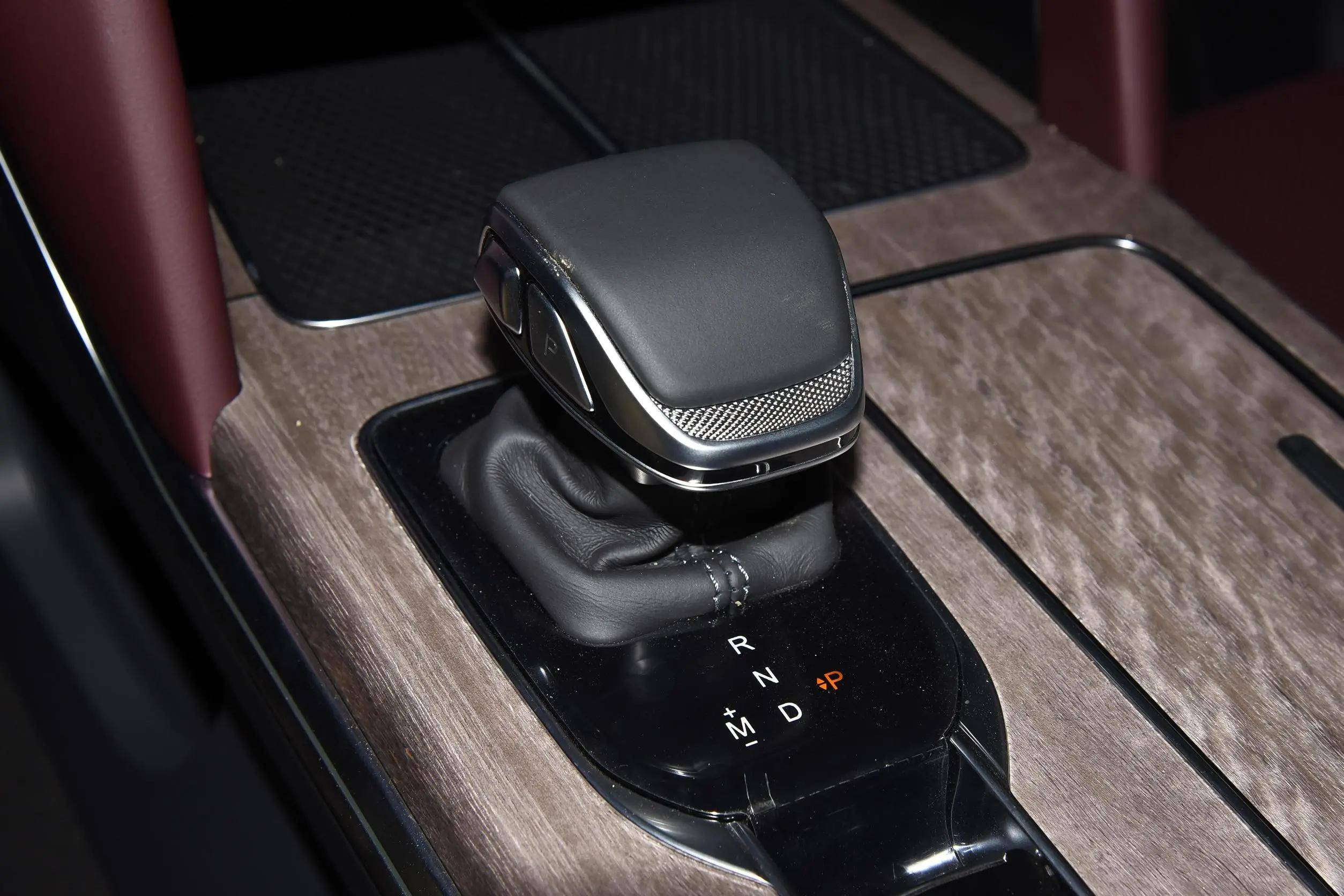 预订25.98万元起，全新红旗HS7开启预订，提供5/6/7座_搜狐汽车_搜狐网