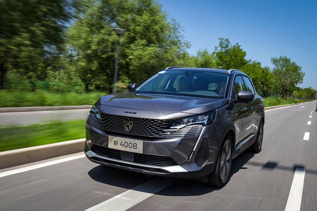 升级Blue-i 3.0系统 法系SUV焕新是否能打？ 试驾东风标致新4008_搜狐汽车_搜狐网
