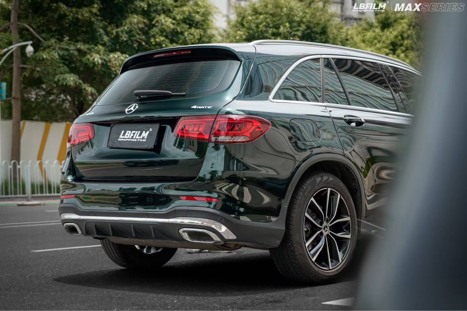 奔驰GLC300L-LB改色膜原厂漆祖母石绿，最高级的绿色_搜狐汽车_搜狐网