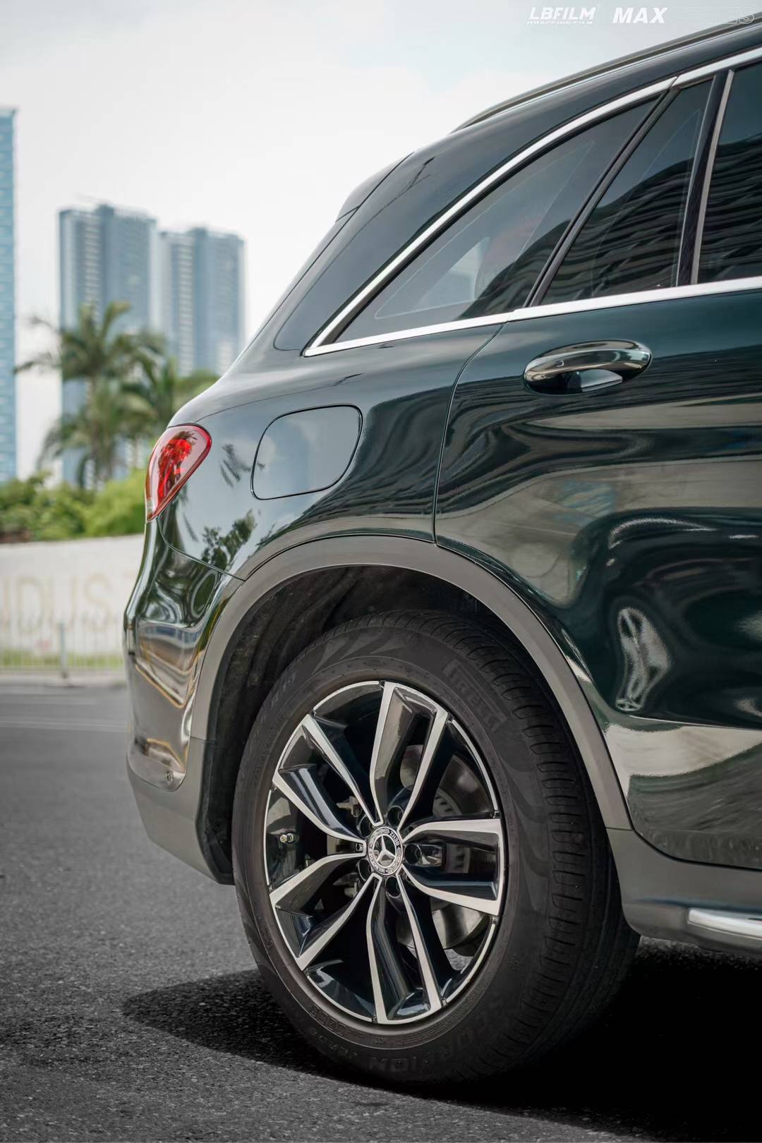 奔驰GLC300L-LB改色膜原厂漆祖母石绿，最高级的绿色_搜狐汽车_搜狐网