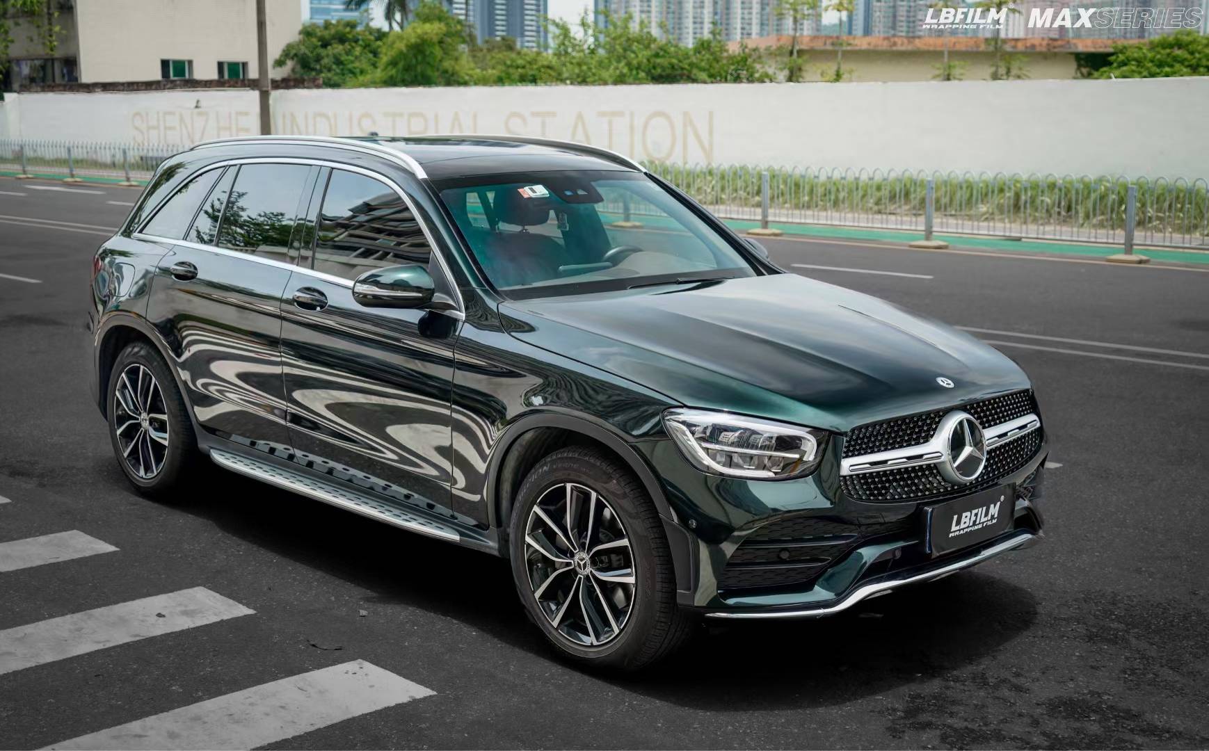 奔驰GLC300L-LB改色膜原厂漆祖母石绿，最高级的绿色_搜狐汽车_搜狐网